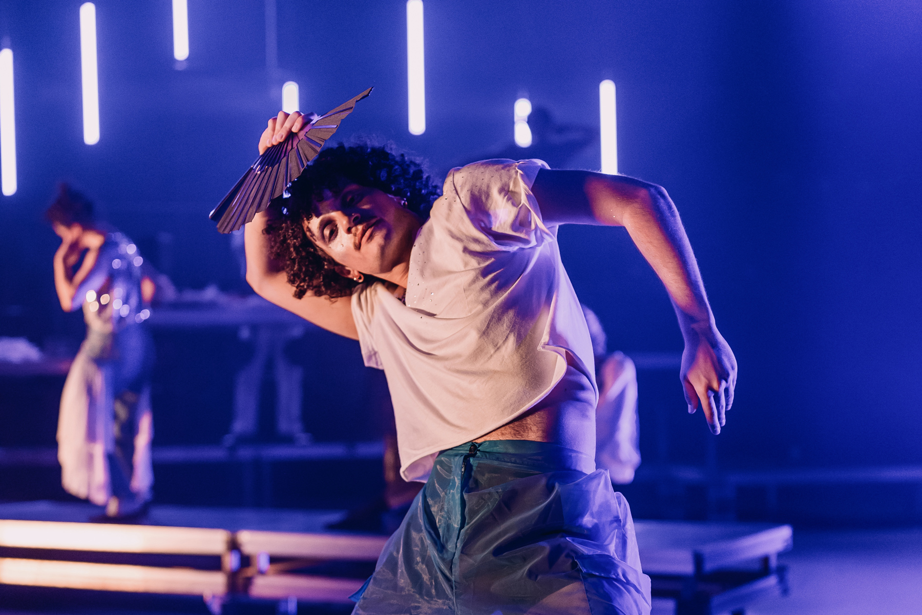 Indigo Flamingo med teckenspråkstolkning | Skånes Dansteater